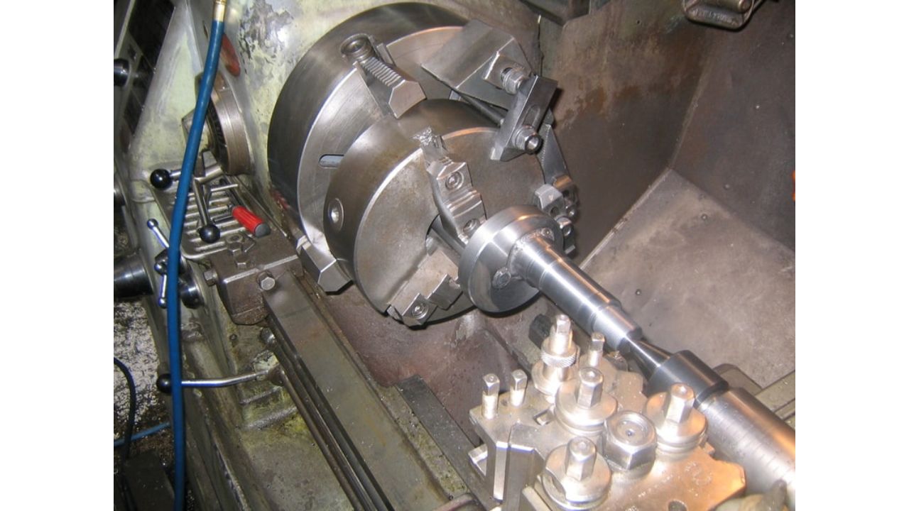 Eccentric Turning Explained – Concept, Types, Tools And More